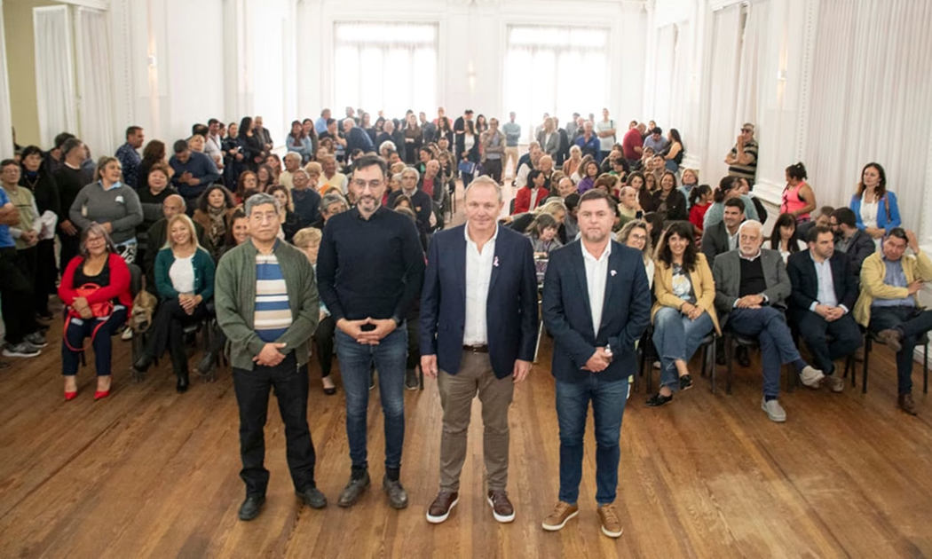 Bossio: “Queremos volver a ver las 52 asociaciones vecinales en ...
